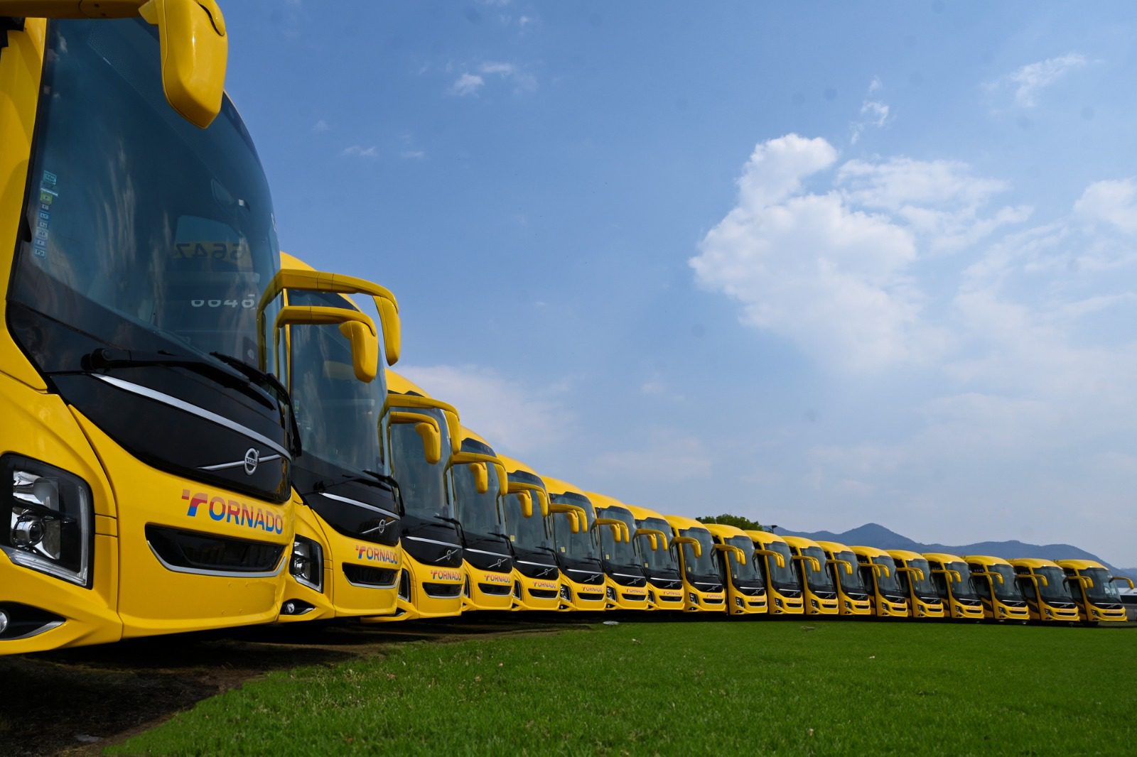 Tornado Bus Company Recibe 20 Autobuses Volvo 9800 - Transporte.mx ...
