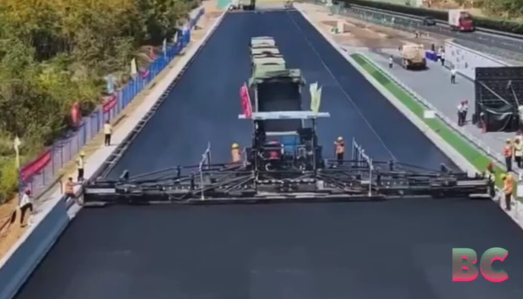 Increíble! China Realiza La Primera Autopista Totalmente Hecha Por ...