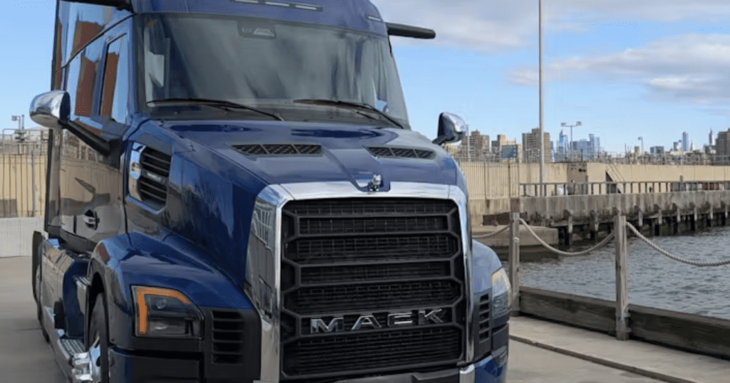 La "Marca Del Perro" Lanza En Estados Unidos Su Nuevo Camión Mack ...