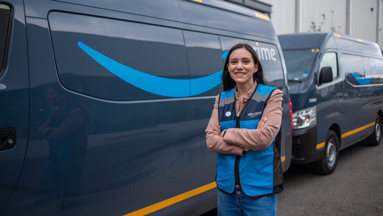 De Librería Digital A Gigante Logístico: La Evolución De Amazon Como ...